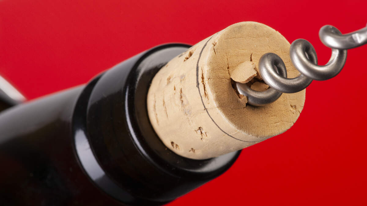 Wat is het beste voor wijn: schroefdop of kurk? | De Standaard