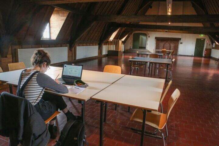 Van een woonzorgcentrum tot een klimzaal: tien bijzondere plekken waar ...