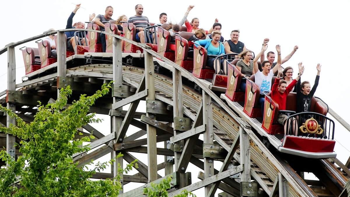 Walibi Belgium bouwt versleten houten achtbaan om tot rollercoaster die ...