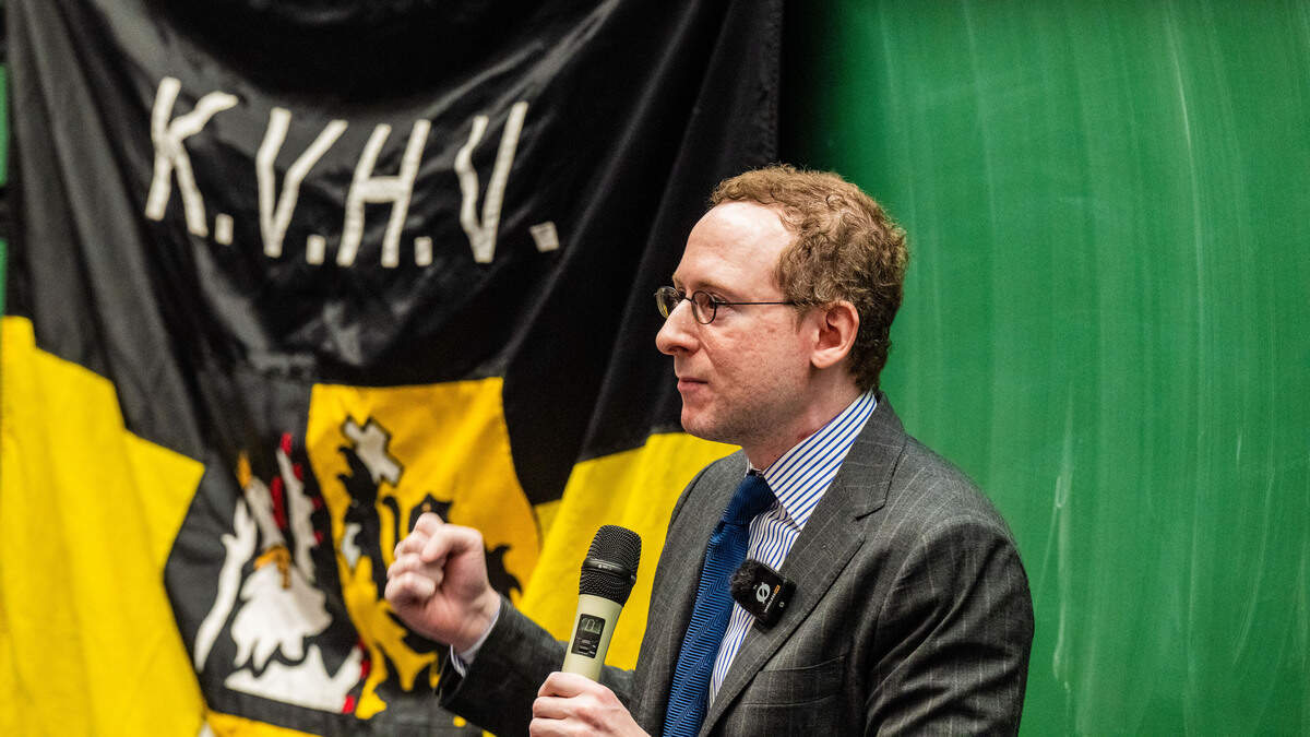 Lezing omstreden filosoof Nathan Cofnas lokt protest uit in Gent: “Als ...
