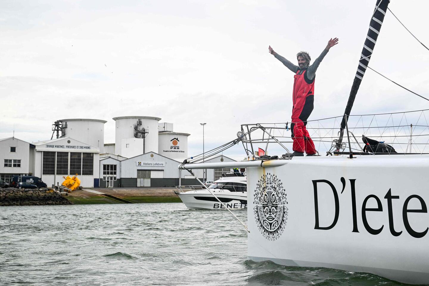 Belg Denis Van Weynbergh haalt – buiten tijd – finish van zeilrace ...