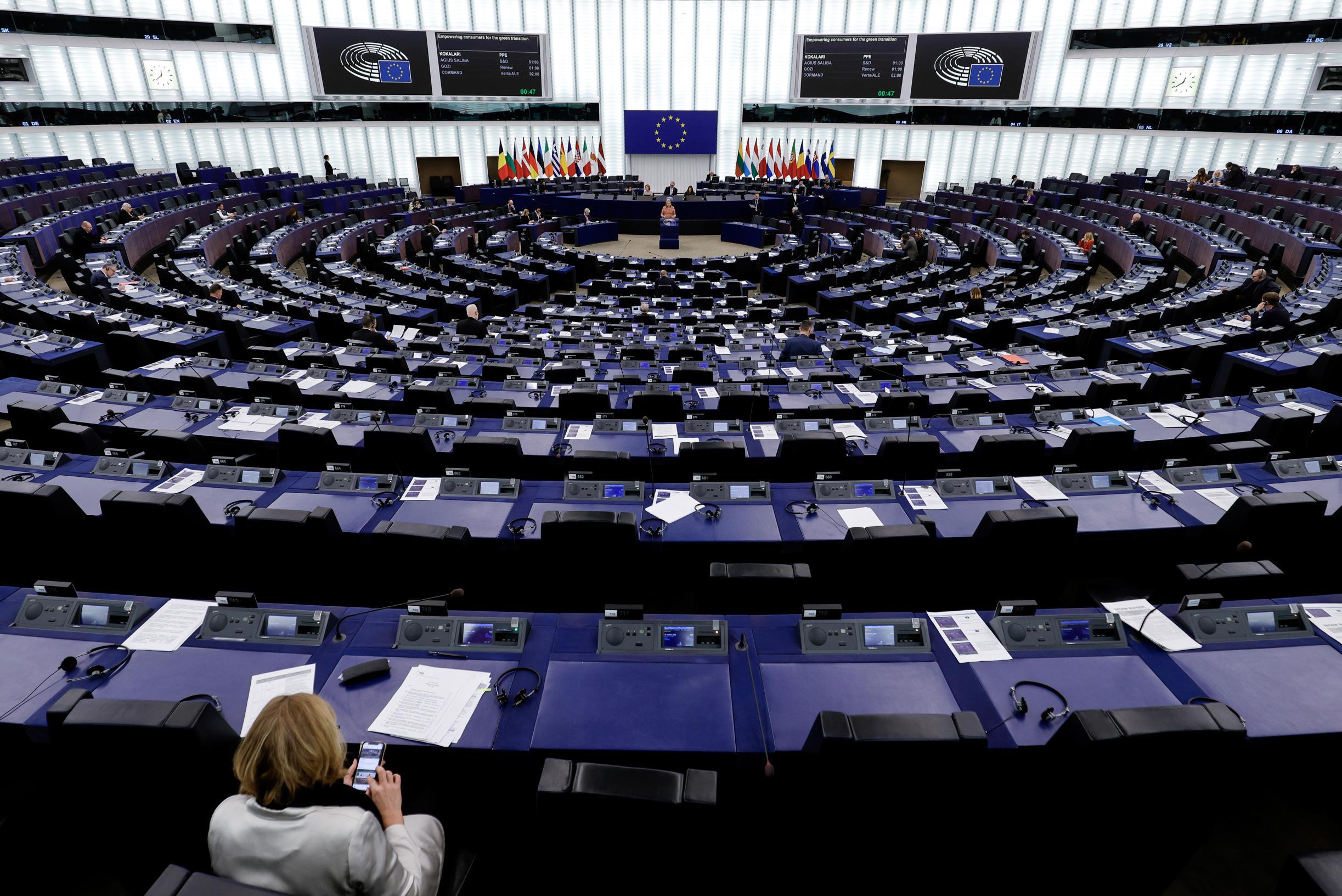 Meer dan 13.000 euro per maand: een Europees Parlementslid verdient ...