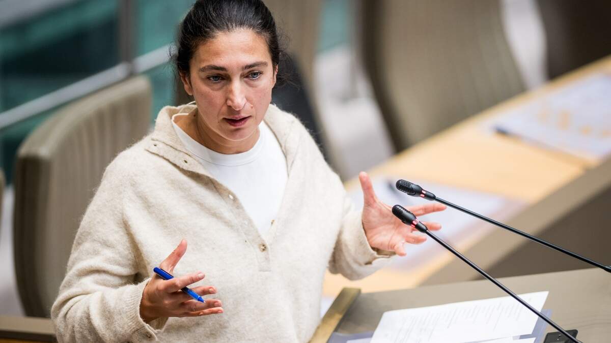 Demir weet niet waar ze 100 miljoen zou kunnen besparen op Onderwijs ...