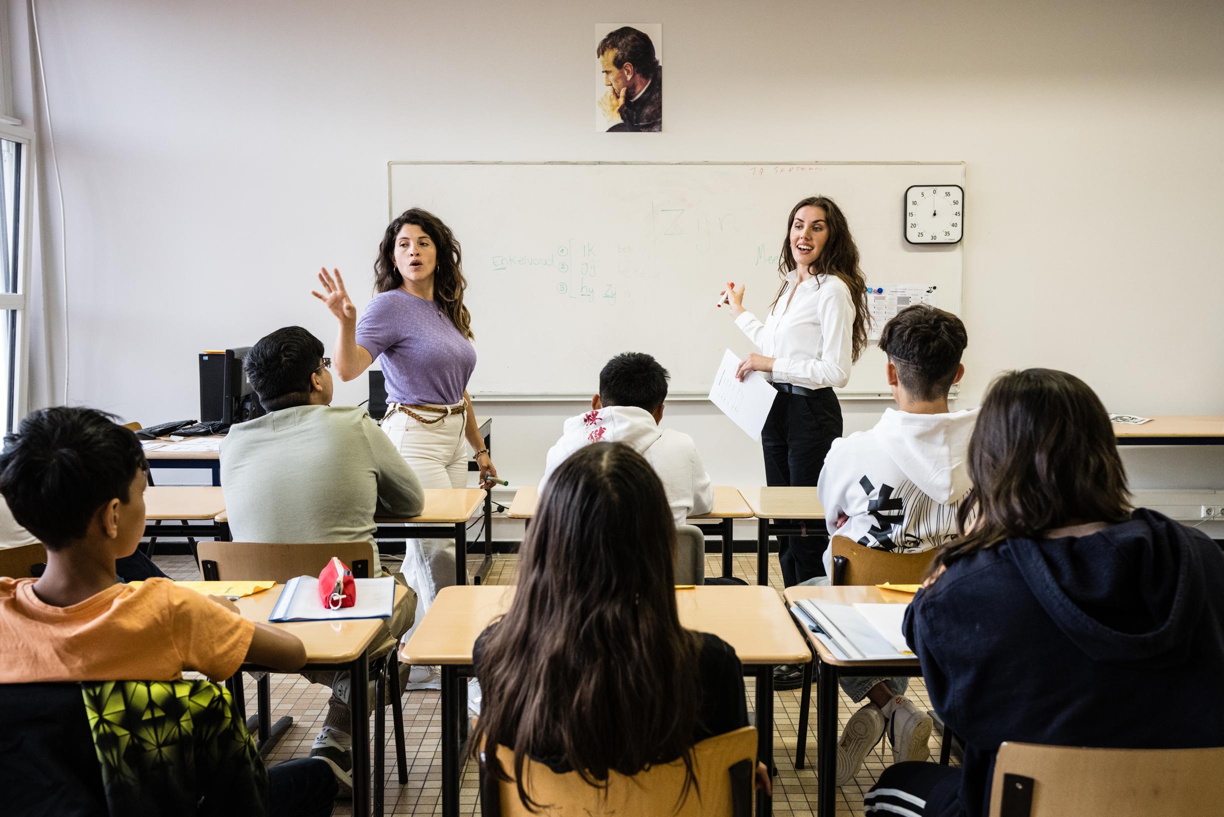 Voormalige Okan-leerlingen staan nu zelf voor de klas: ‘Als ex-Okan heb ...