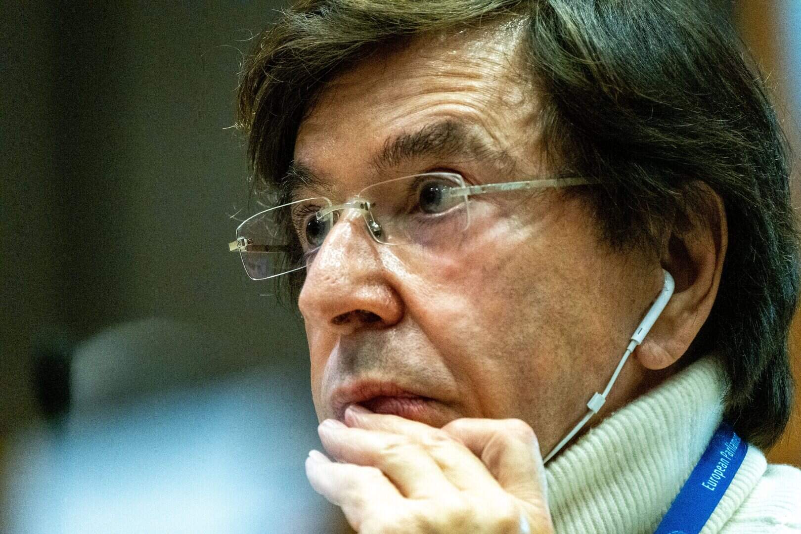NMBS gaat onderzoeken of Di Rupo-vertrouweling illegale commissies ...