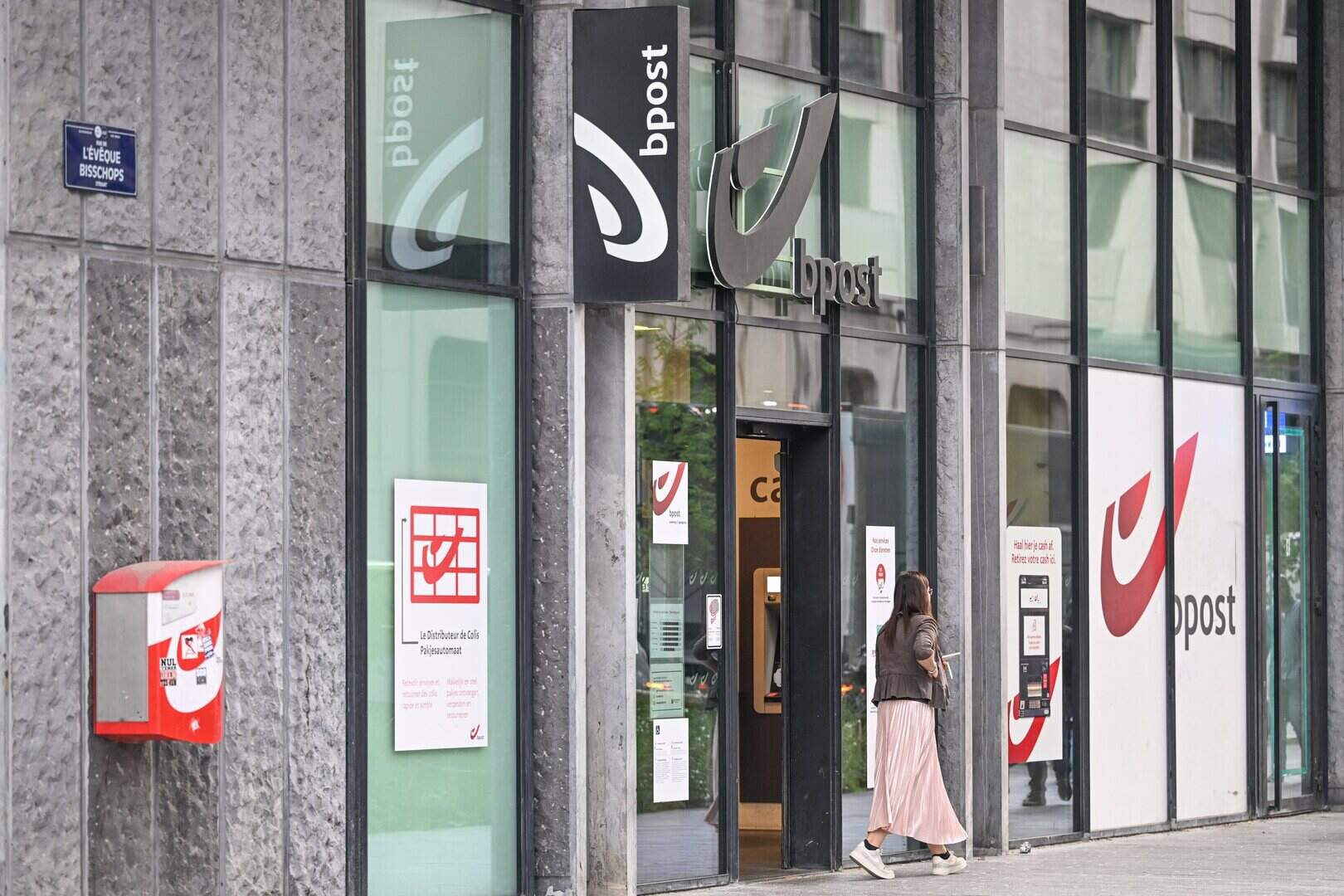 Bpost-kantoren trekken steeds meer bankklanten aan | De Standaard