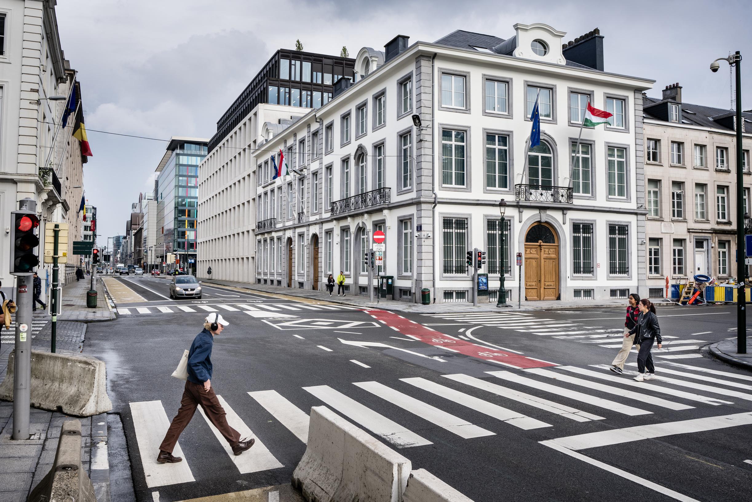 Kabinet Binnenlandse Zaken krijgt brief met wit poeder, metrostation ...