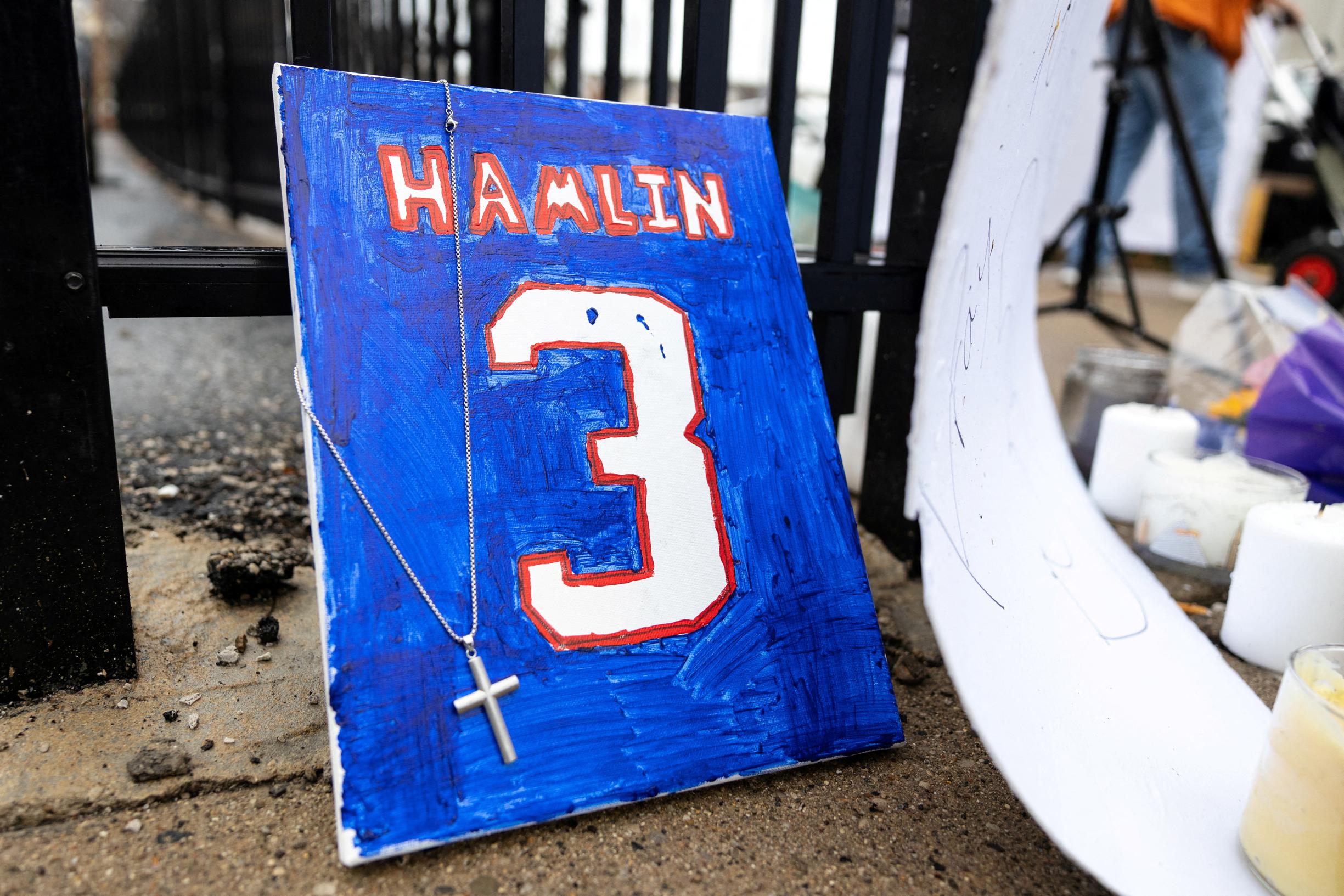 NFL-speler Hamlin is ontwaakt na hartstilstand tijdens wedstrijd | De ...