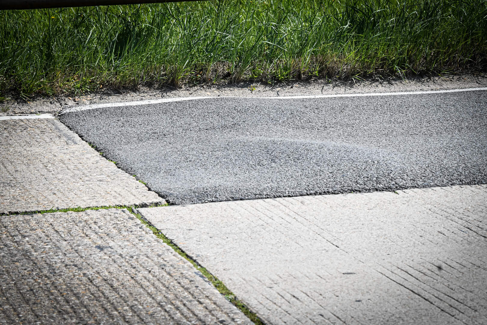 Hogesnelheidstreinen moeten trager rijden - Hitteschade aan wegdek op ...