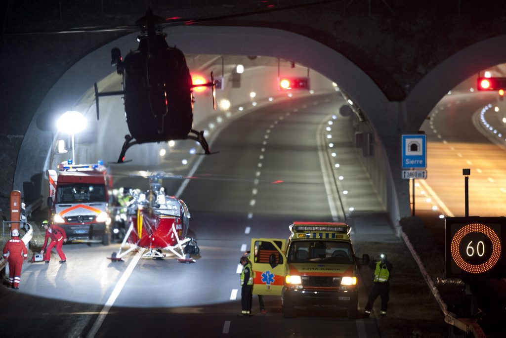 IN BEELD. Busongeval in Zwitserland | De Standaard