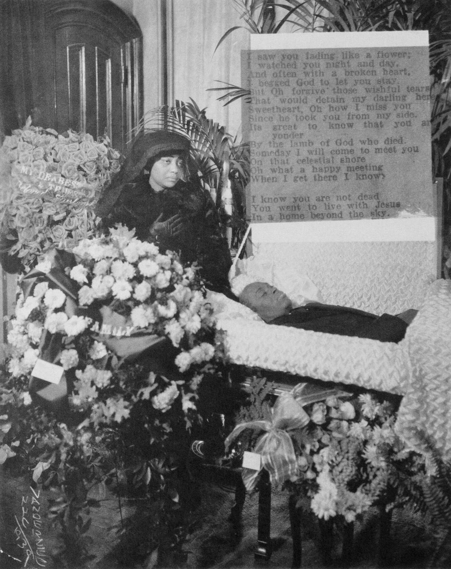 De fotografie in ‘The Harlem book of the dead’ maakt Afro-Amerikaanse ...