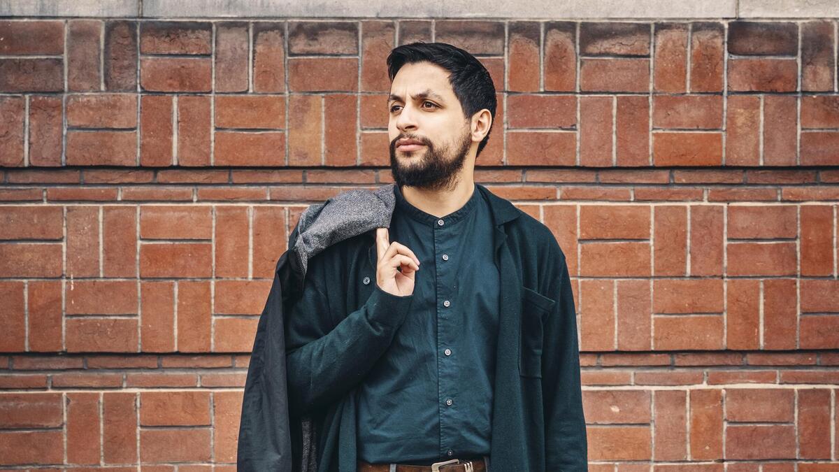 Het romandebuut van Mohamed Ouaamari over ‘een gecastreerde hond’ | De ...