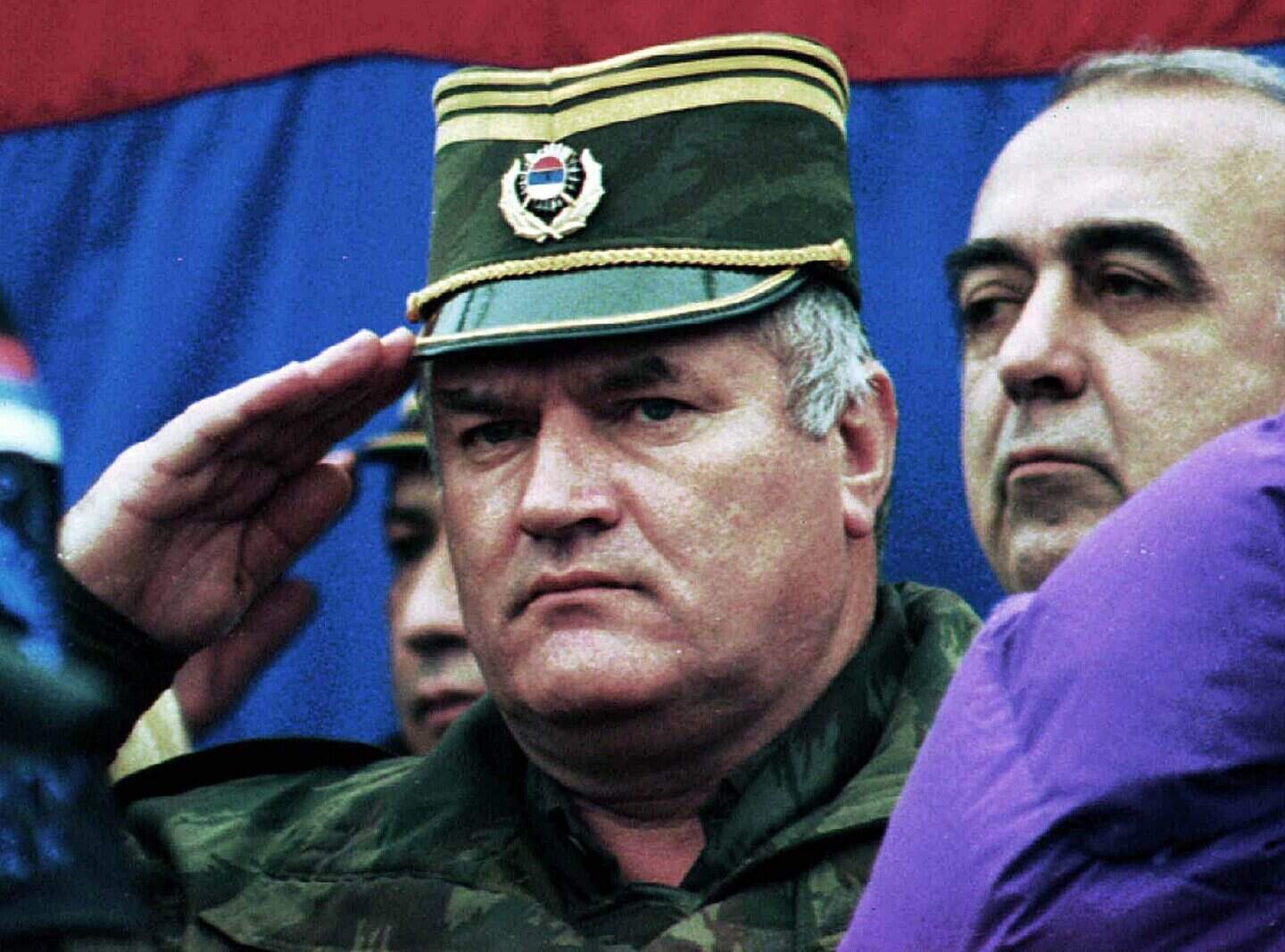 Advocaten vragen vrijlating van oorlogsmisdadiger Ratko Mladić omdat ...