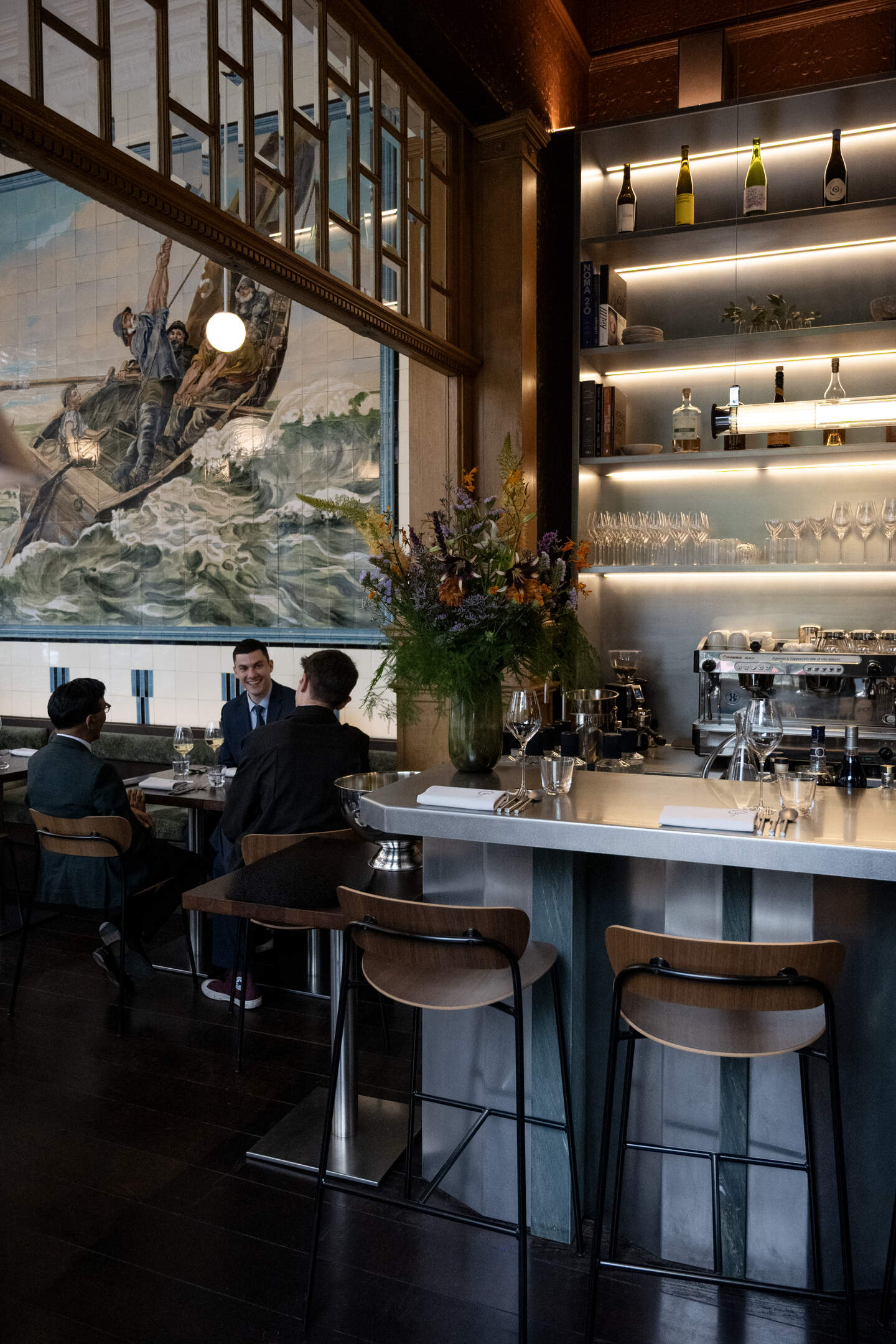 Restaurant Cosmos combineert de tuin en de zee in heerlijk lichte ...