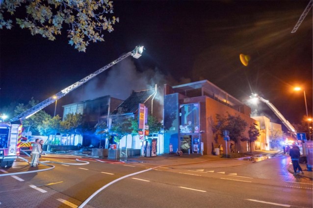 Twee brandweermannen omgekomen bij zware brand in Beringen ...