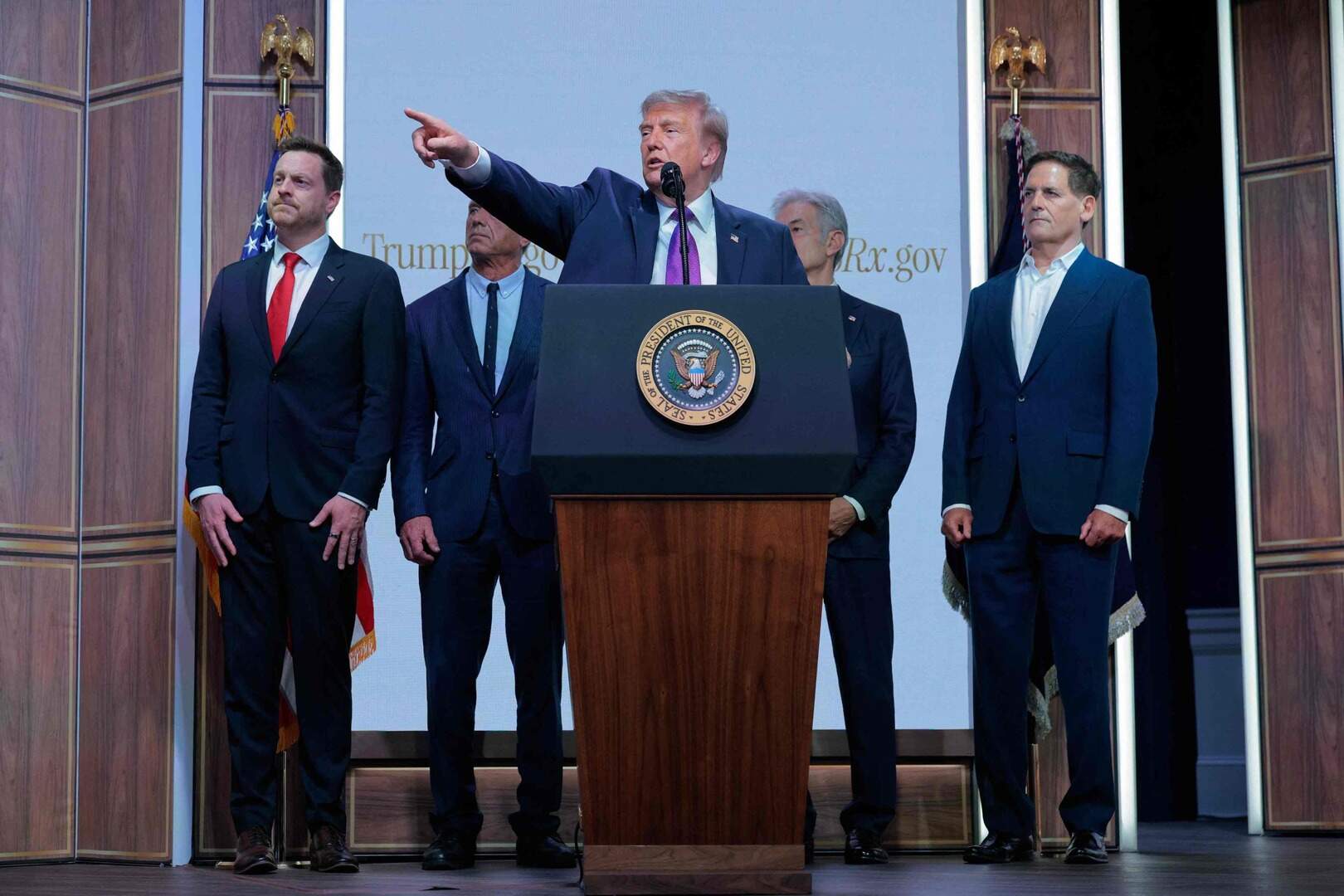 Wie door de regering-Trump als “slachtoffer van de overheid” wordt ...