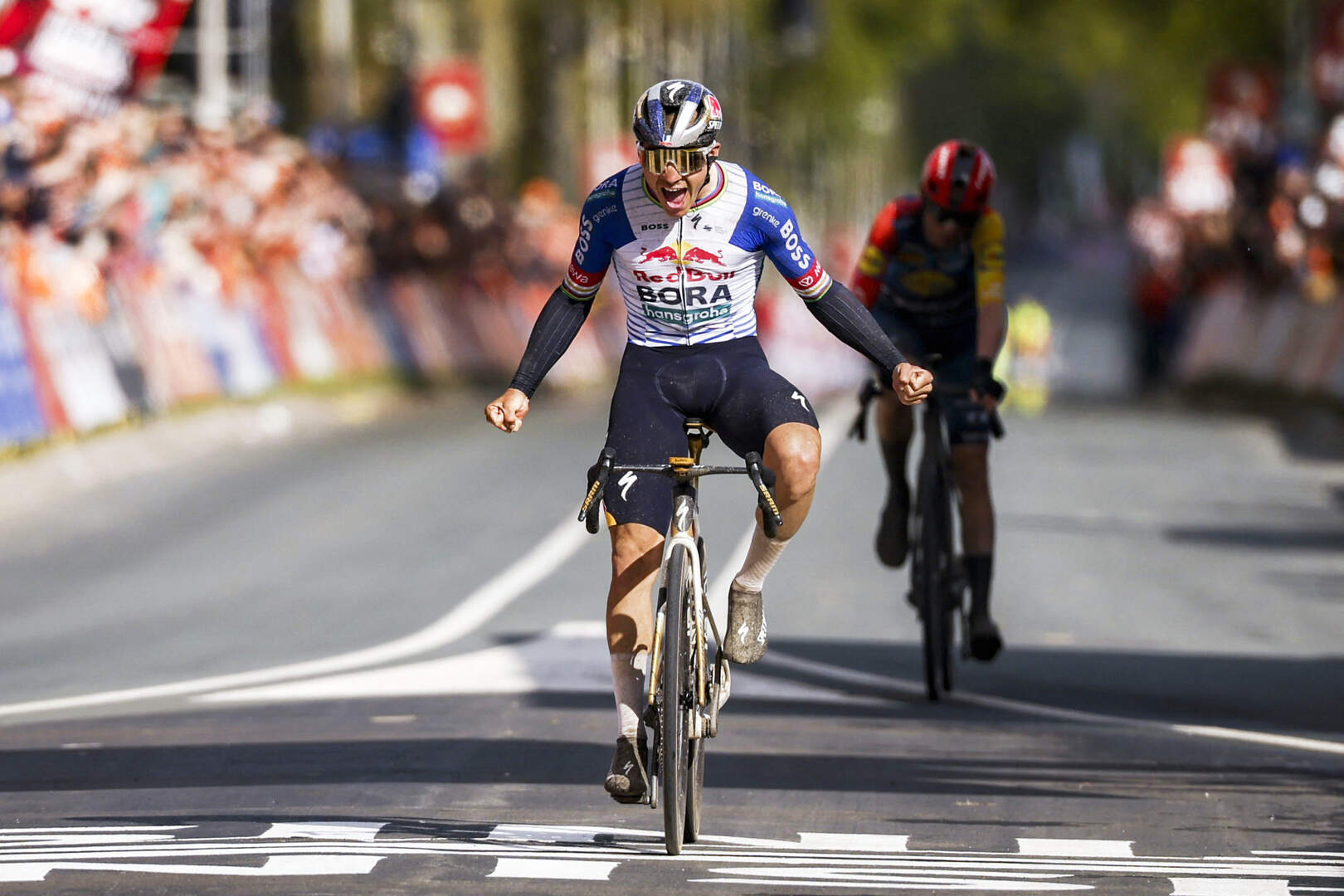 In klassiekers krijgt Remco Evenepoel voor elkaar wat in het rondewerk ...