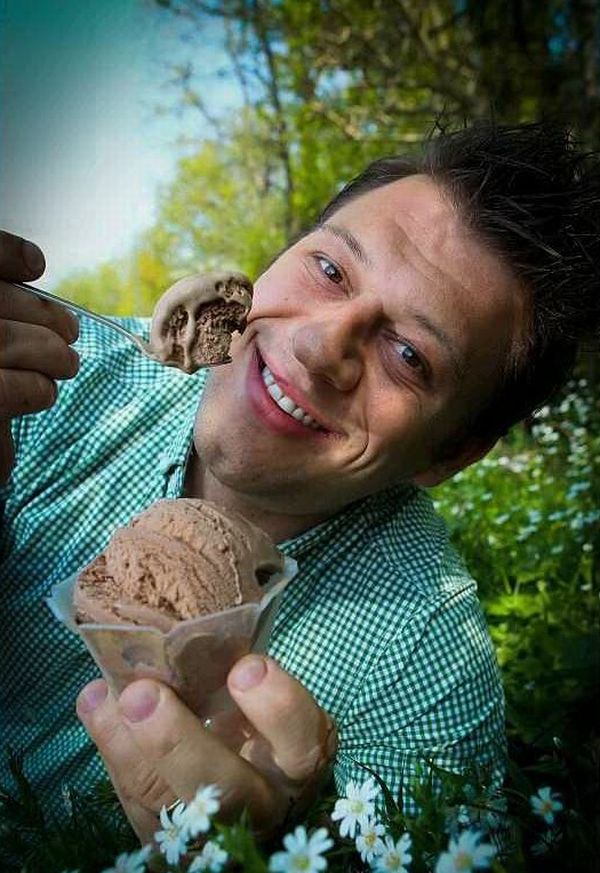 Tv-kok jeroen De Pauw proeft 10 keer chocolade-ijs | De Standaard