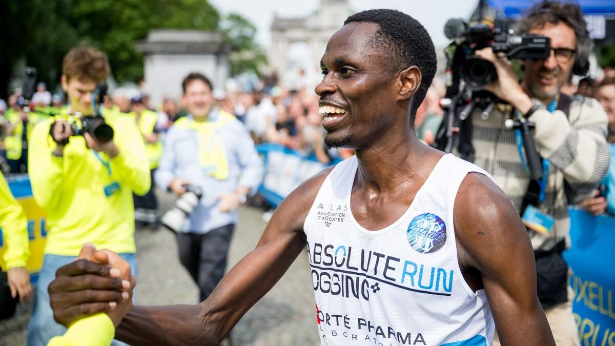 Vluchteling Patrick Nimubona wint opnieuw twintig kilometer door ...