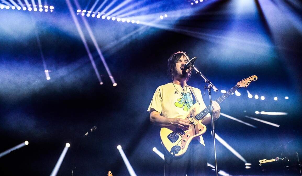 Tame Impala verzoent jonge en oude fans met een flitsende show ...
