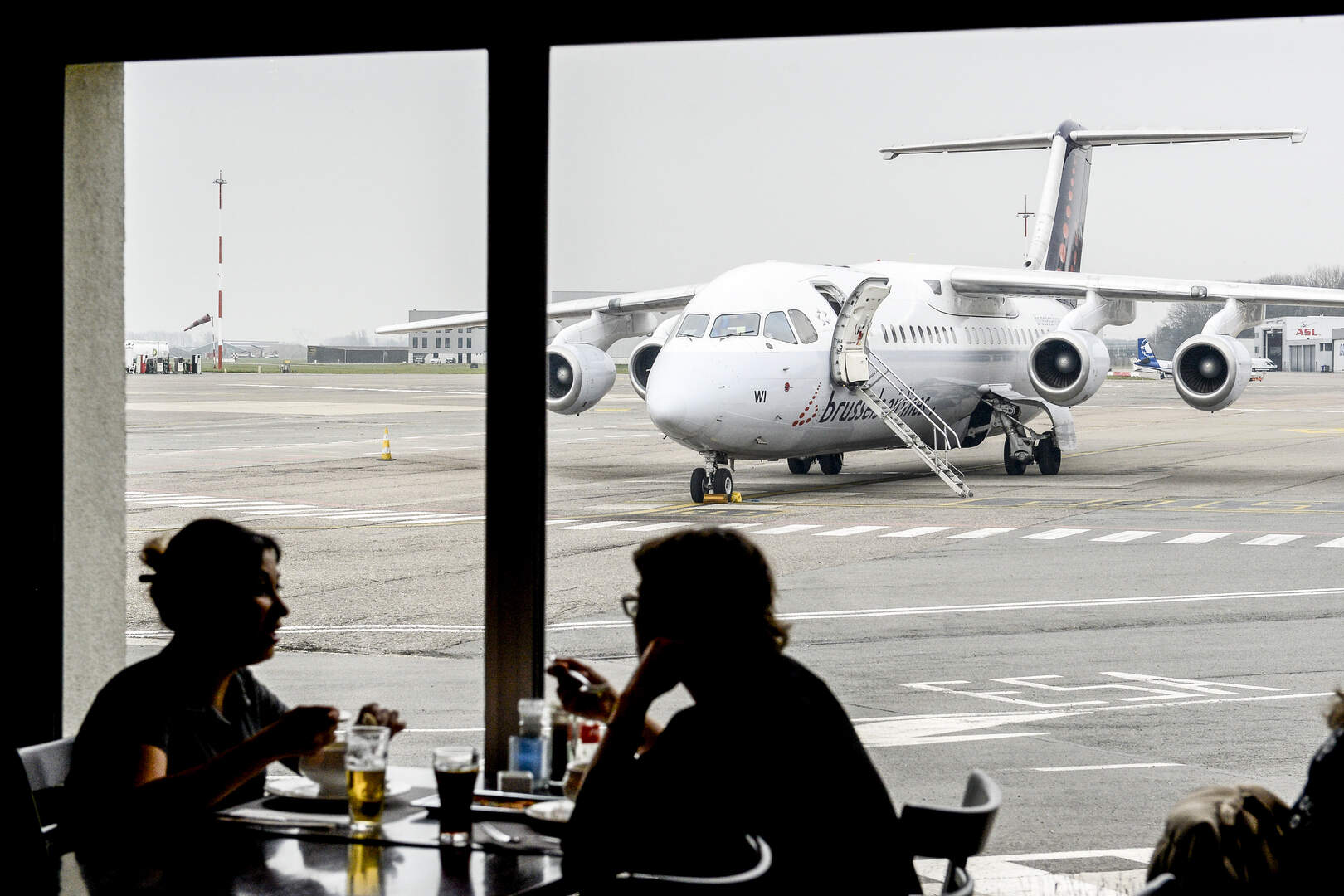 Luchthavens Deurne en Oostende vorderen miljoenen euro’s aan extra ...