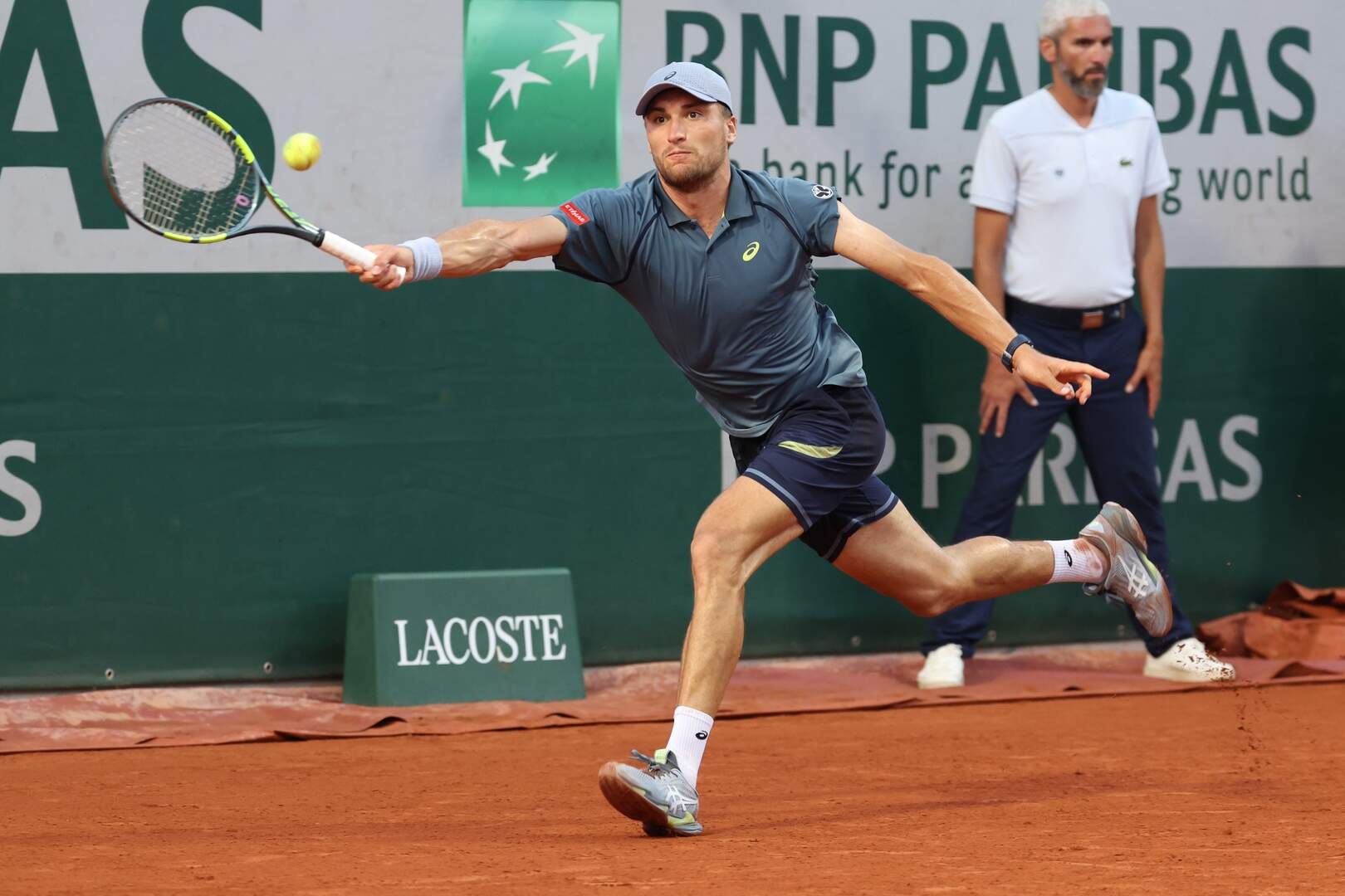 Collignon verliest na slijtageslag in derde ronde van Roland Garros ...