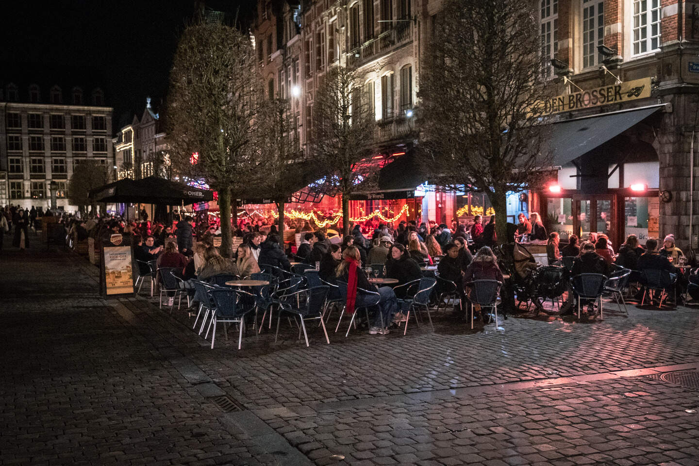Gen Zzz? Het nachtleven is niet dood, het zit op café: “Een ...