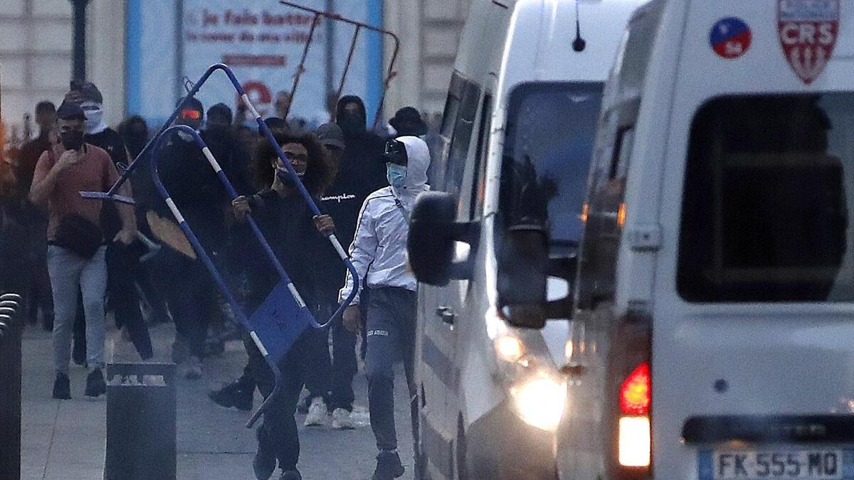 Opnieuw rellen in meerdere Franse steden, één betoger overleden na val ...