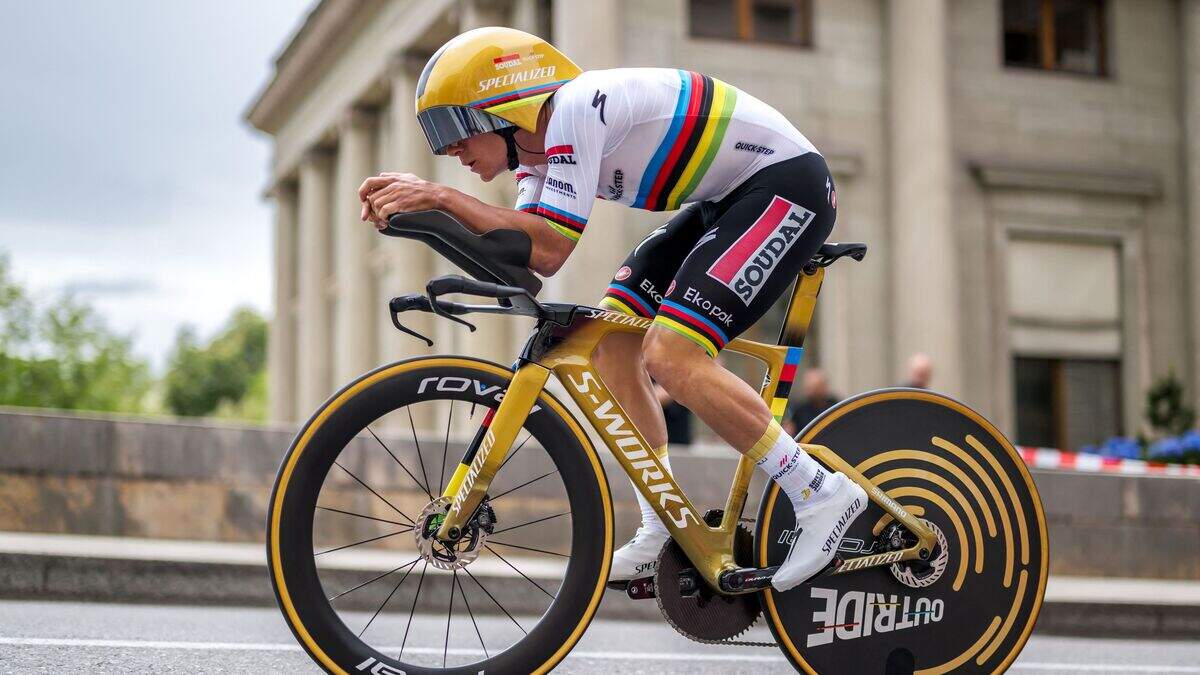 Remco Evenepoel sluit Ronde van Romandië in schoonheid af met ...