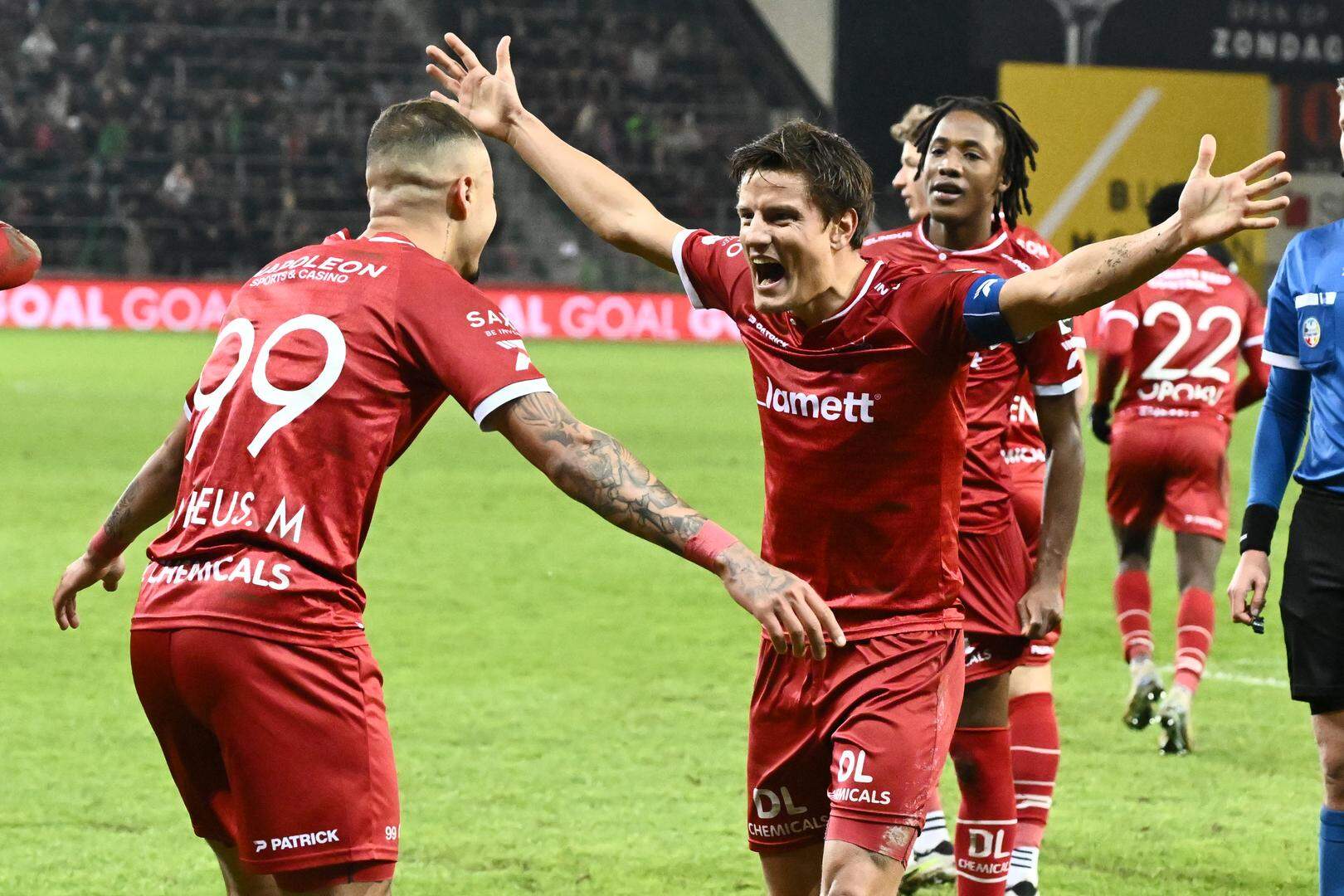 Jelle Vossen maakt Zulte Waregem kampioen, ook La Louvière promoveert ... Jelle Vossen maakt Zulte Waregem kampioen, ook La Louvière promoveert ...