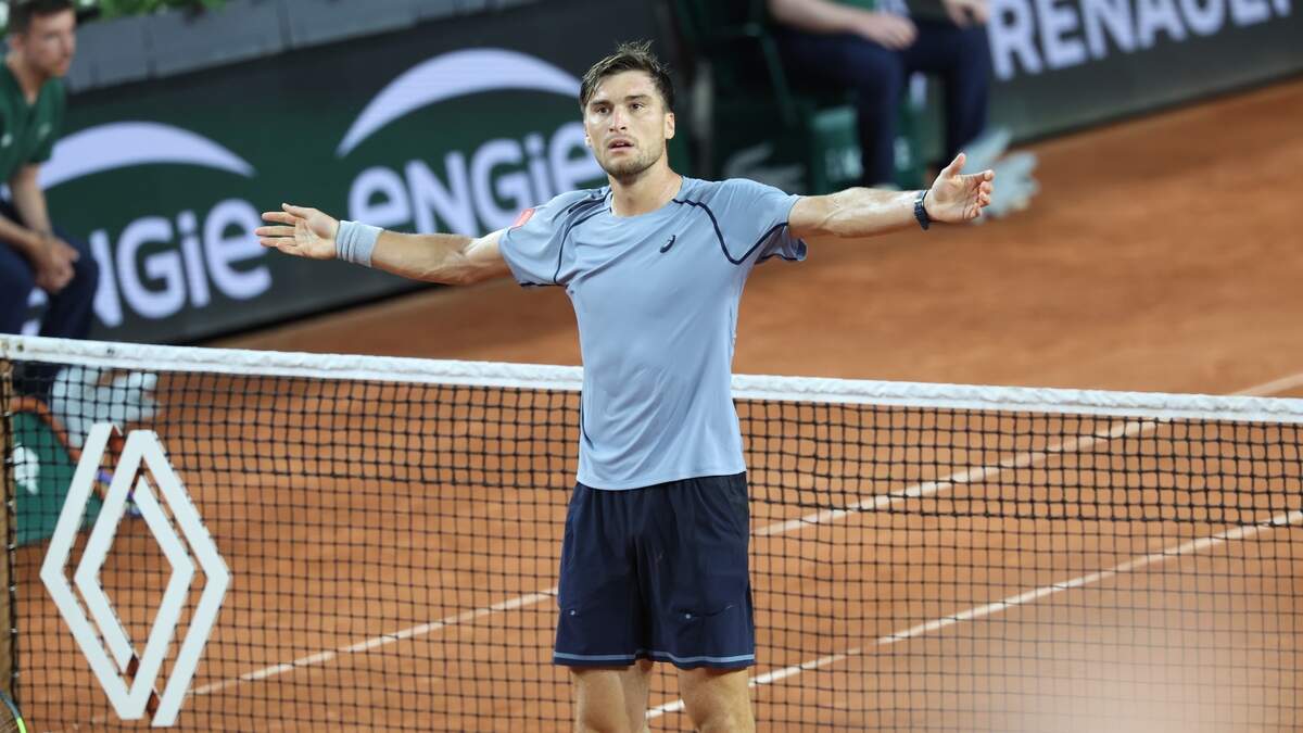 Raphaël Collignon stunt op Roland Garros tegen het nummer vijf van de ...