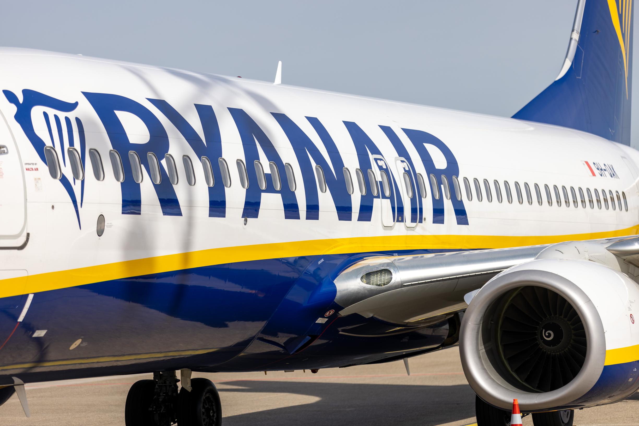 Ryanair verlengt contract met luchthaven van Charleroi | De Standaard