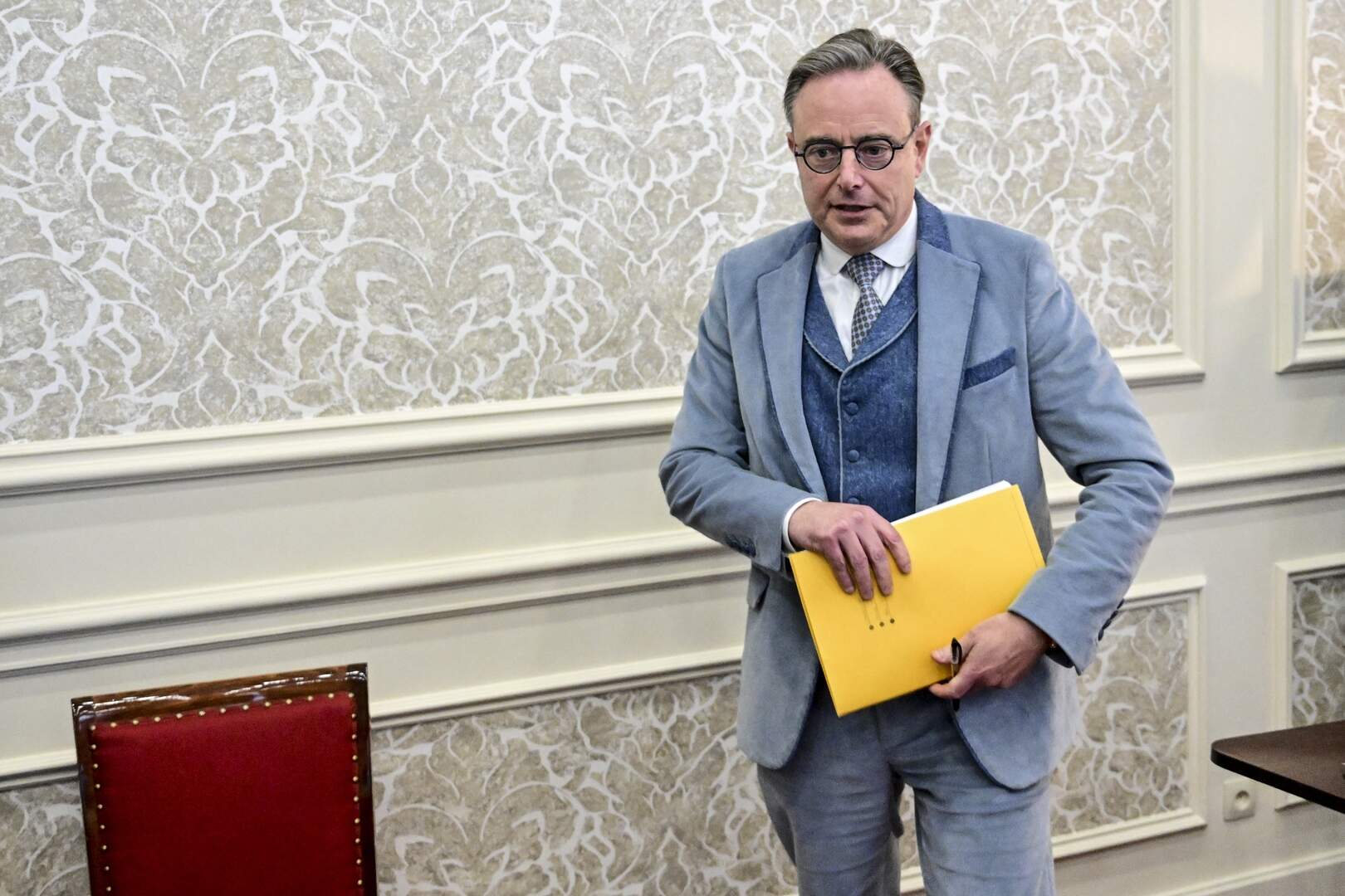 Niemand komt zelfs tot aan de knieën van Bart De Wever: premier is ...