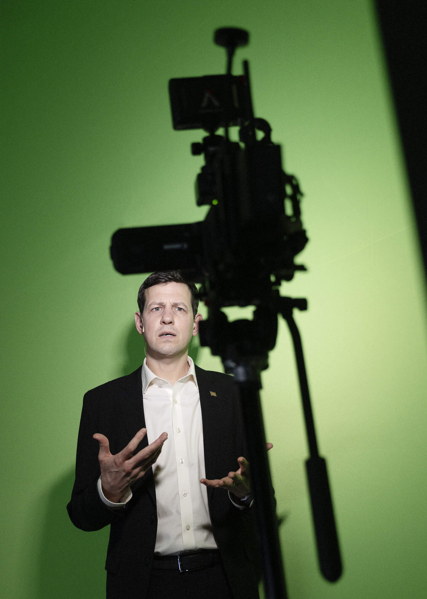 Duits theater buigt zich over extreemrechts, met boegeroep tot gevolg ...