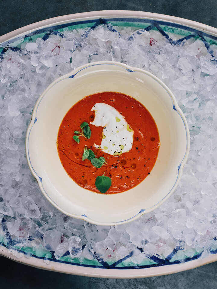 Gazpacho van geblakerde kerstomaten met stracciatella | De Standaard