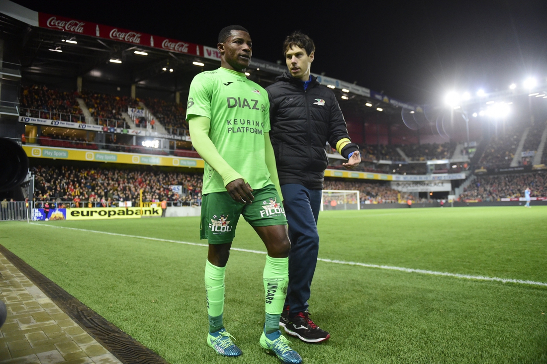 Oostende-aanvaller Joseph Akpala heeft scheurtje in hamstring | De ...