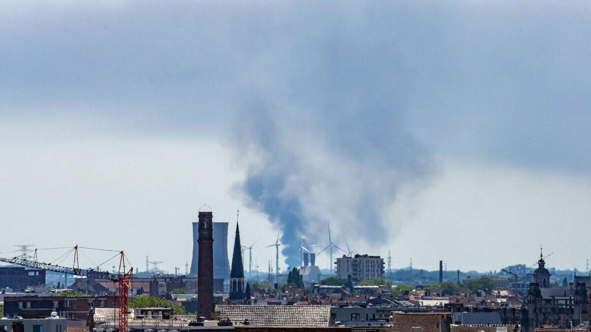 Testen bevestigen aanwezigheid asbest in rook na brand in Tubeke | De ...