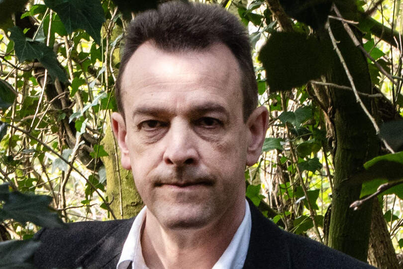 Paul Demets wint De Grote Poëzieprijs 2025 | De Standaard