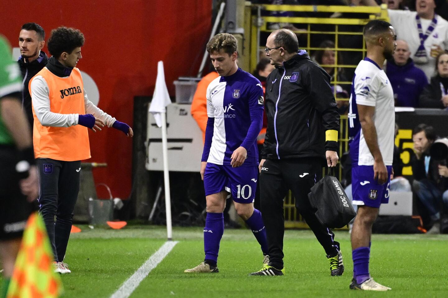Anderlecht pijnlijk onderuit en verliest Verschaeren | De Standaard