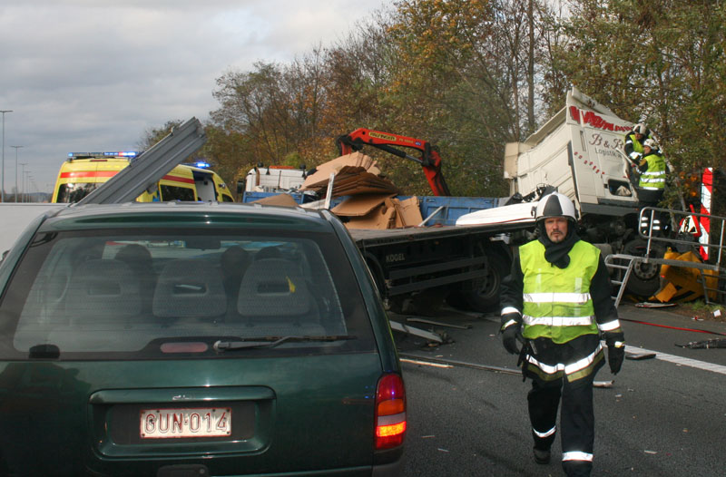 E40 versperd na dodelijk ongeval in Erpe-Mere | De Standaard