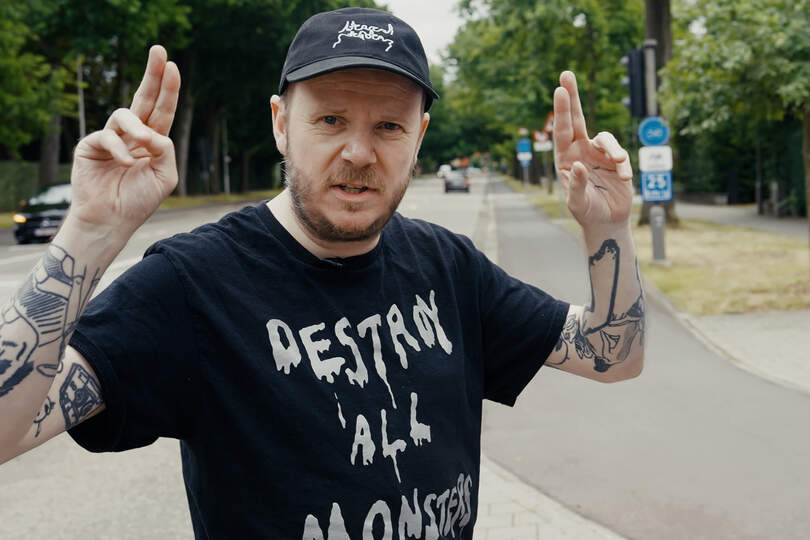 Dinsdag op tv: Dennis Tyfus eindelijk op VRT Canvas, een celebrityvrije ...