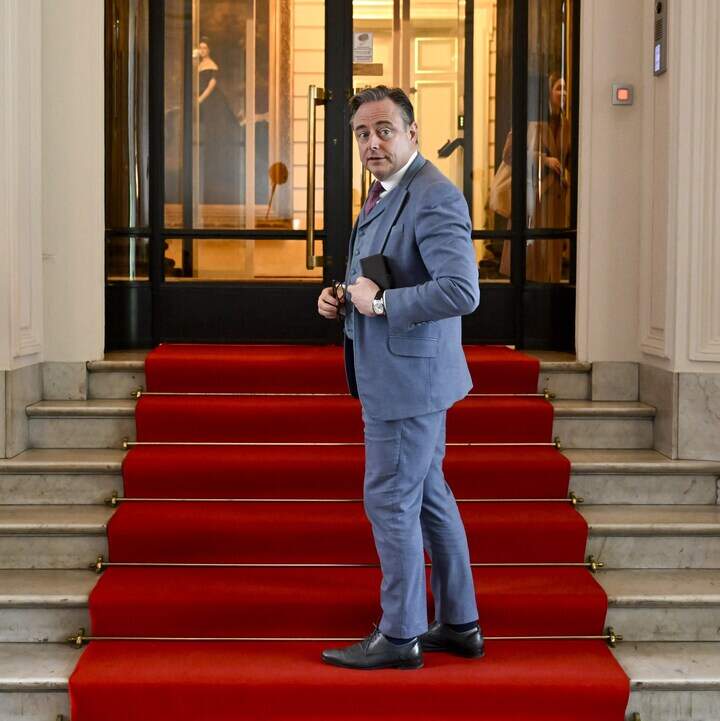 Besparen? De minister-president van de kleinste regering heeft nog ...
