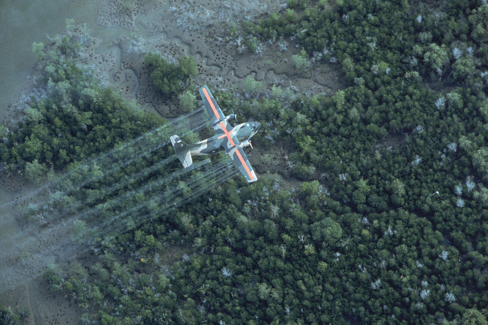Belgen helpen Agent Orange-gif uit Vietnamese bodem te halen, in ruil ...