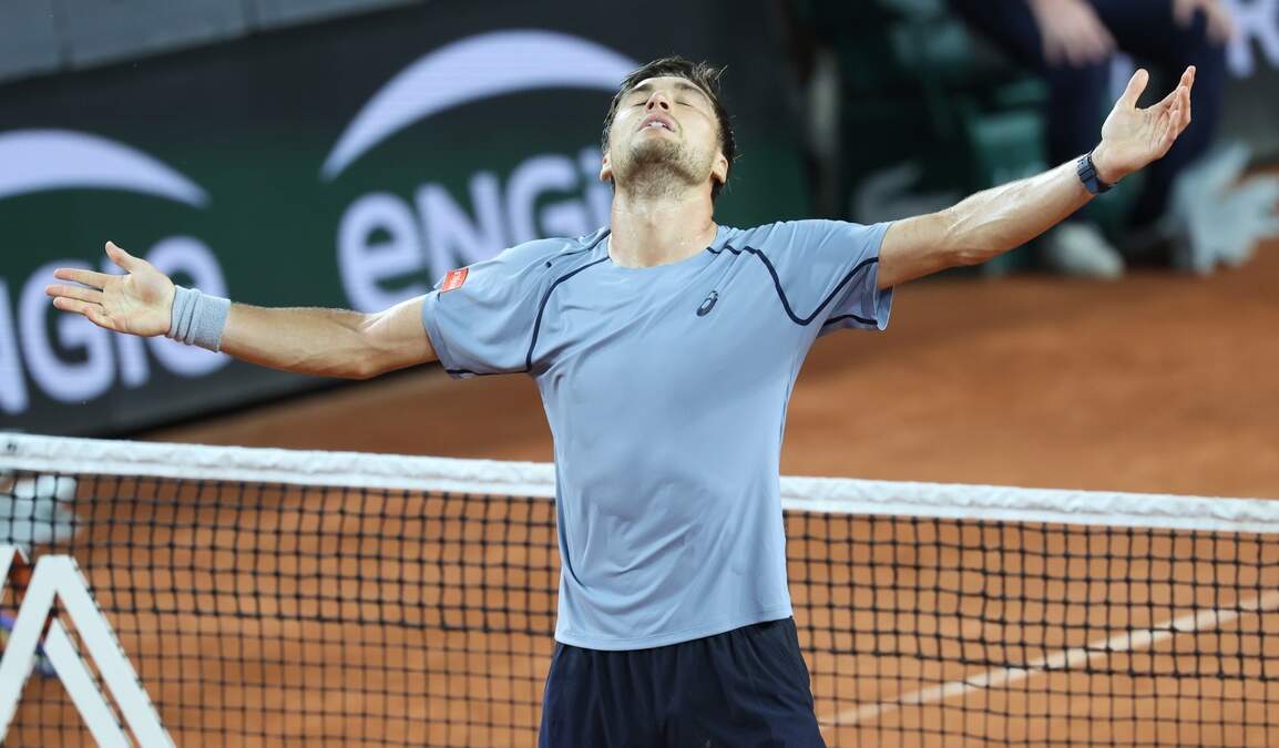 Raphaël Collignon in tranen na stunt op Roland Garros tegen het nummer ...