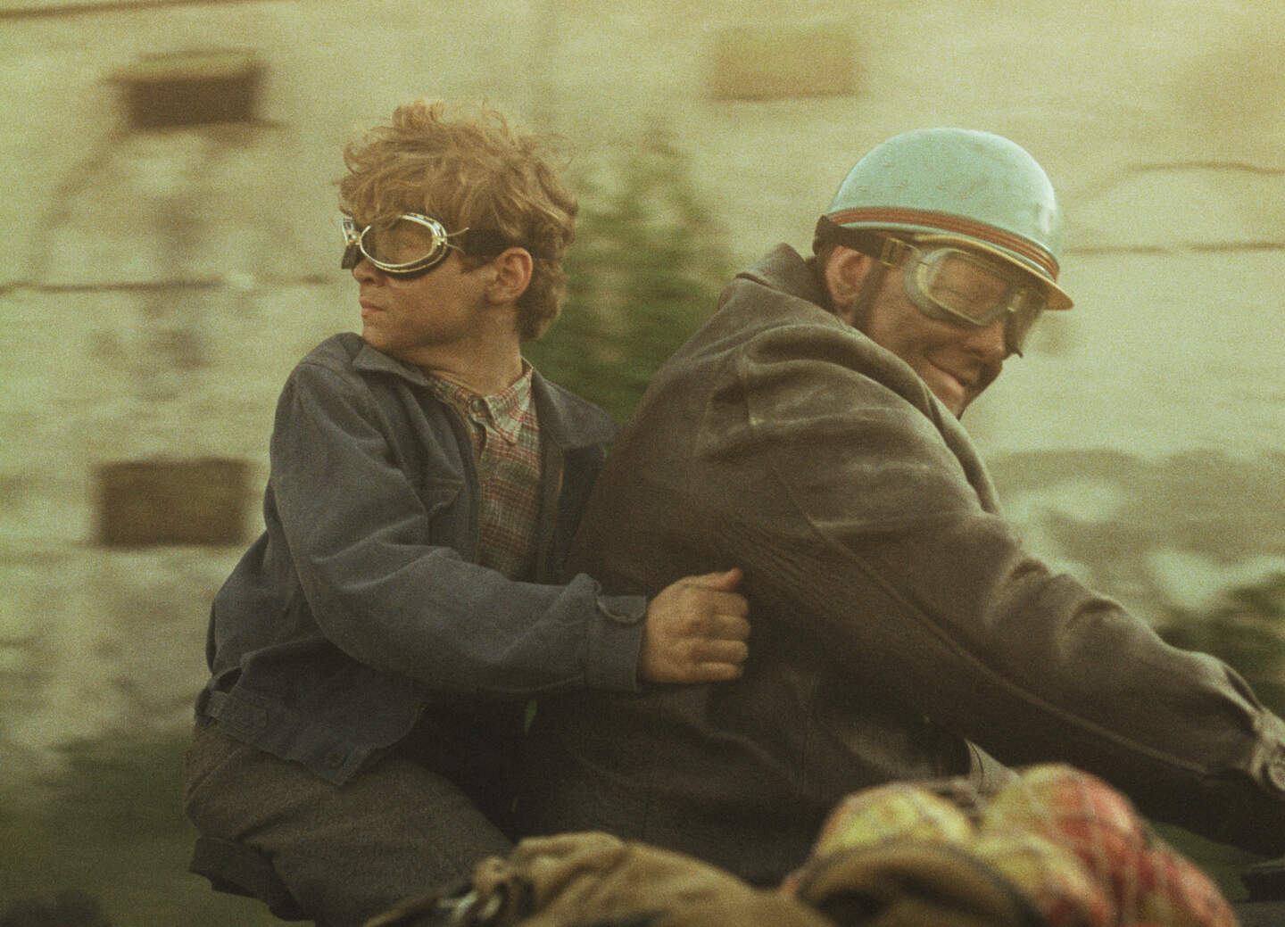 ‘Son of Saul’-regisseur Laszlo Nemes over zijn nieuwe film ‘Orphan ...